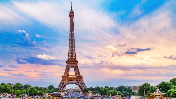 Fun and interesting facts about the Eiffel Tower for kids - Learning ...