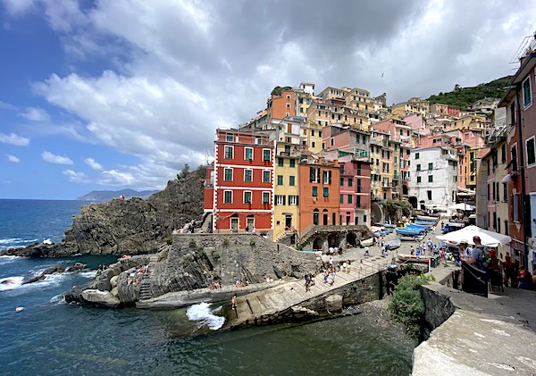 Painted dreams: where to see colorful houses in Italy, the most vibrant ...